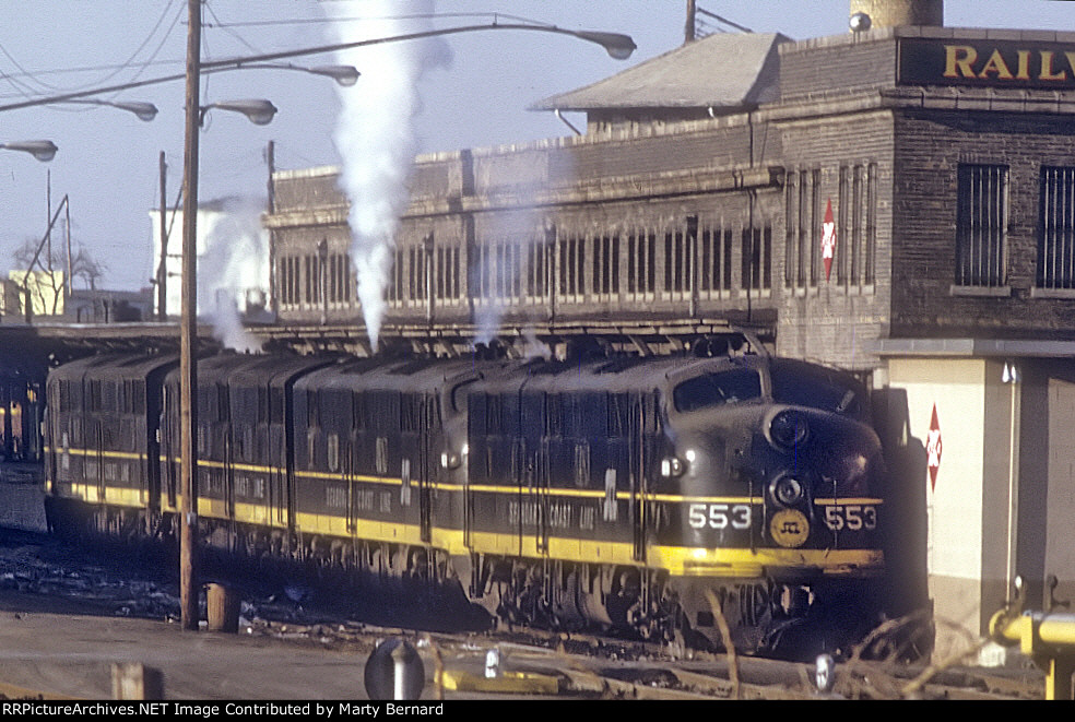 Seaboard Coast Line 554 (ex-SAL 3028) at Broad Street Station